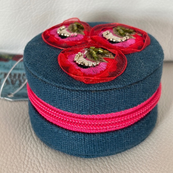 Melody Ross for DEMDACO | Bags | Zippered Small Round Blue Jewelry Case ...